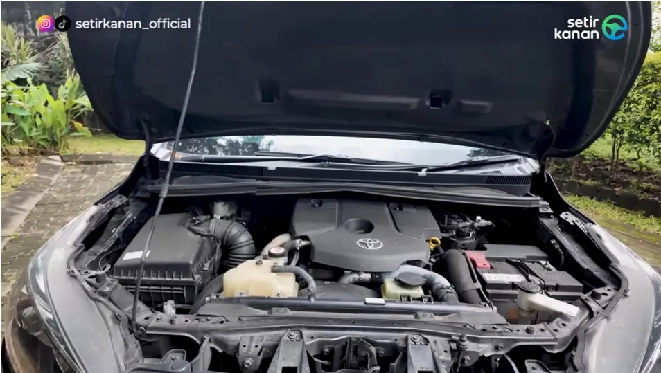 Toyota Prius vs Innova Reborn, Mana yang Cocok untuk Anda? | ACC